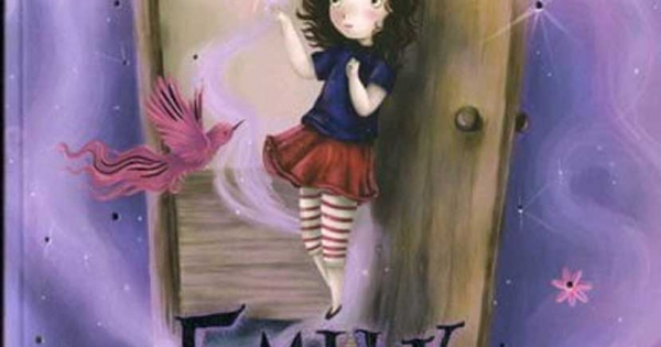 Emily Feather Và Cánh Cửa Vào Xứ Thần Tiên | Newshop.vn